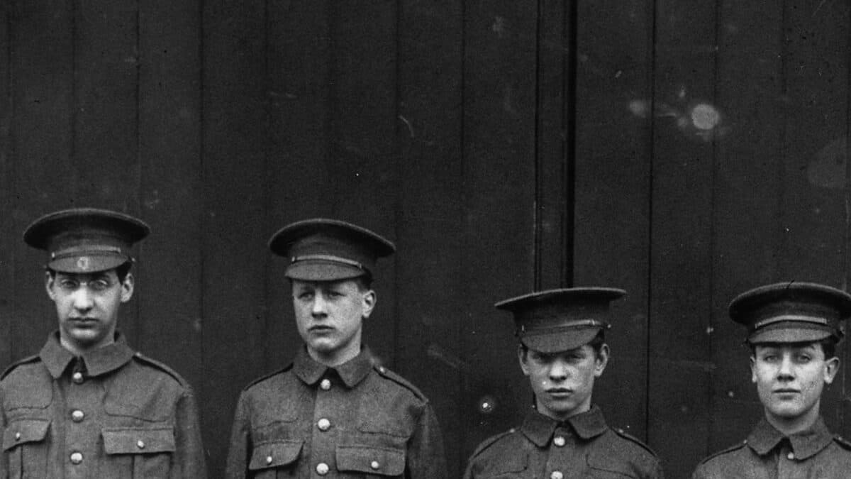 Boy soldiers in World War One - Fun Kids - the UK's children's radio ...