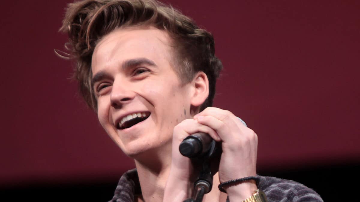 GIRL TALK MAG: The crazy (and gross!) world of Joe Sugg! - Fun Kids ...