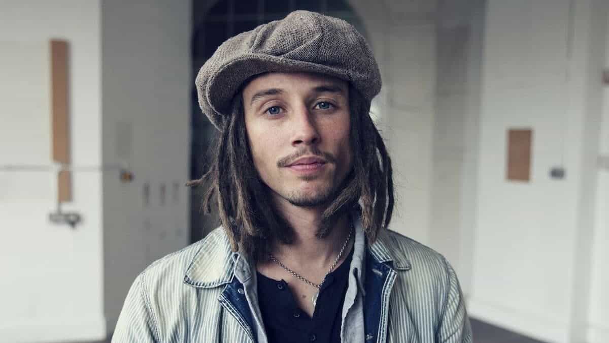 JP Cooper chats to Sean about his new single Passport Home on Fun Kids ...