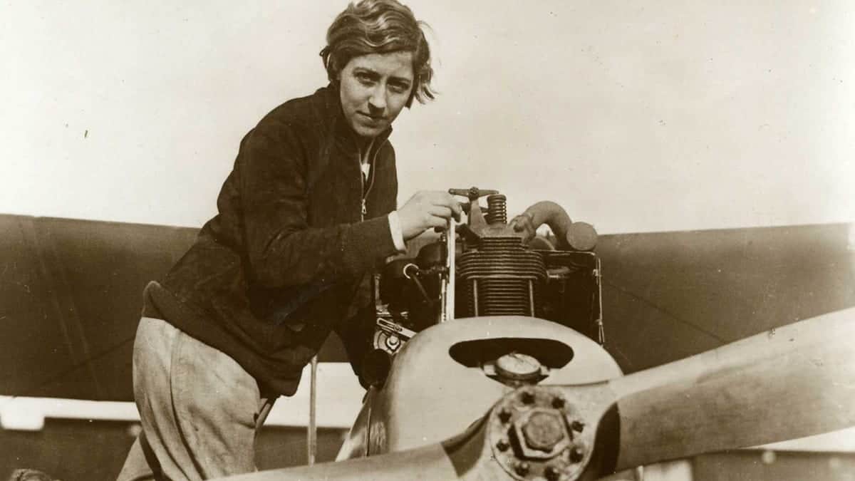 Meeting Amy Johnson, the world’s most famous woman pilot! - Fun Kids ...